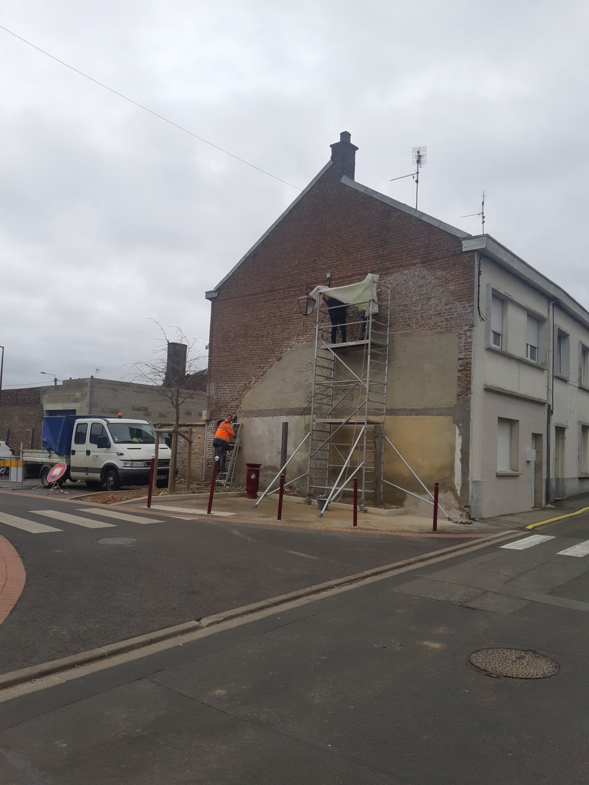 Réfection des joints de pignon rue Saint-Antoine par Initiatives ...